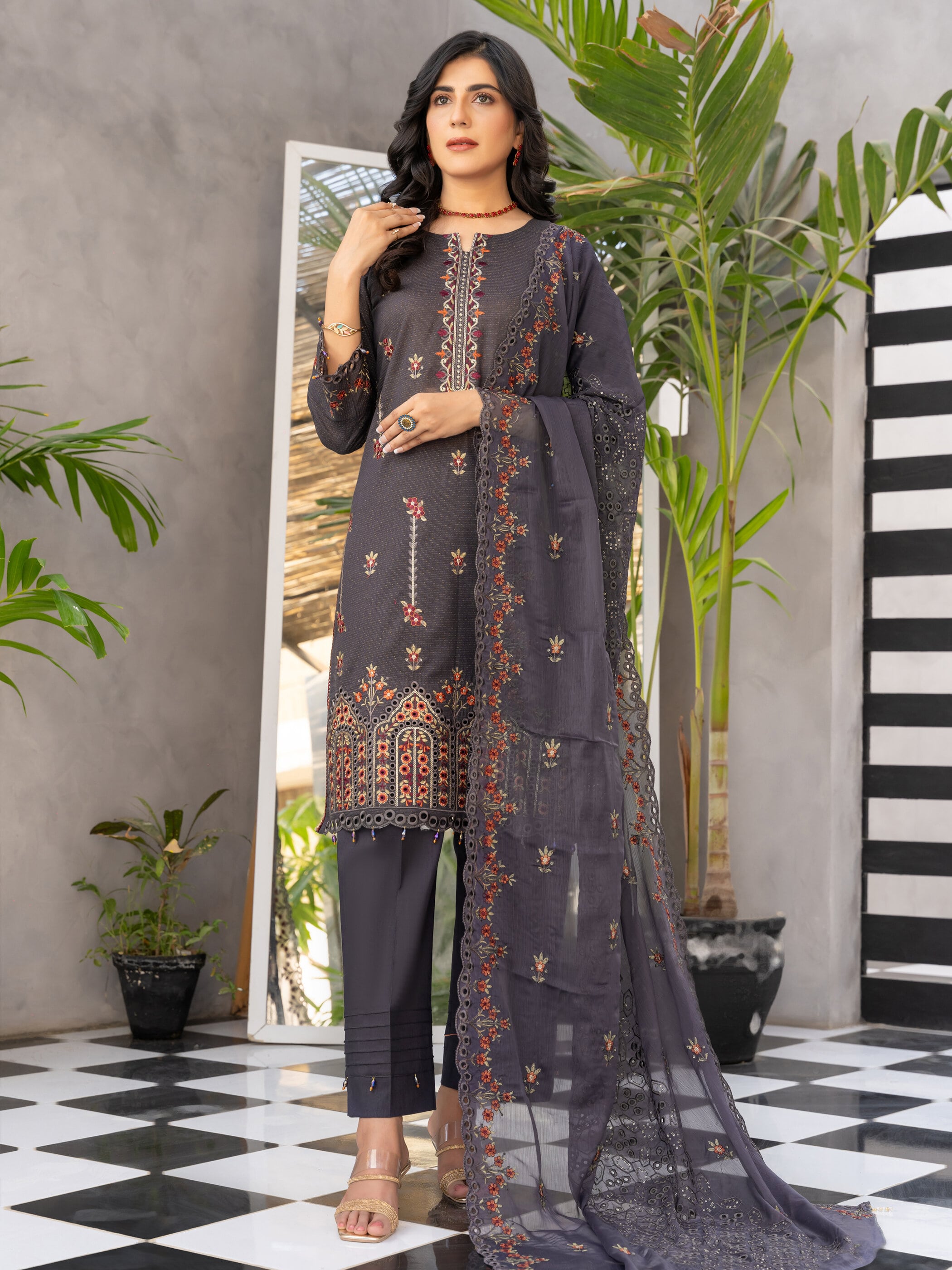 Mah-e-Noor Embroidered Cotton 03 Pcs Unstitched Suit D05 - Winter Coll ...